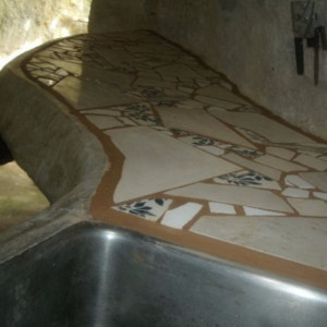 26 Creative DIY Projects Made With Broken Tile