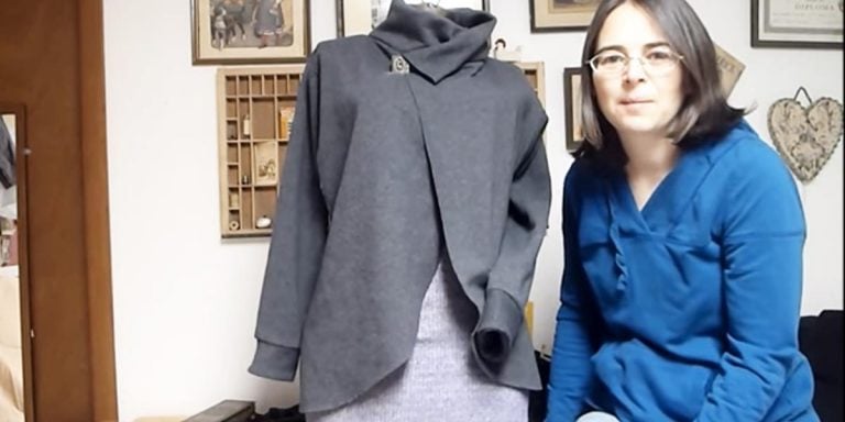 Watch How She Changes Up This Plain Sweatshirt Into An Amazing Fashion ...