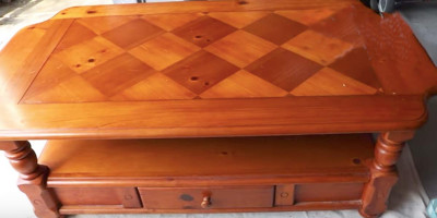 She Easily Transforms This Ugly Old Coffee Table Into Something Awesome ...