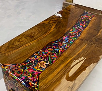 Thousands Of Floating Pencils Make Up This DIY Table - DIY Joy