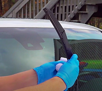 How To Clean Windshield Wiper Blades In 30 Seconds - DIY Joy