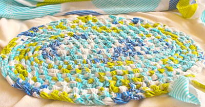 How To Make An Amish Toothbrush Knot Rug - DIY Joy