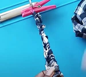 How To Make An Amish Toothbrush Knot Rug - DIY Joy