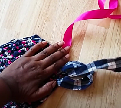 How To Make An Amish Toothbrush Knot Rug - DIY Joy