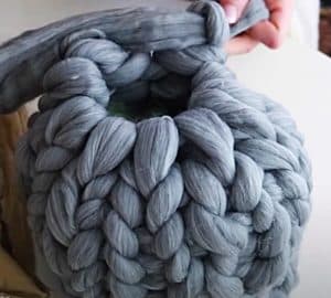 How To Knit Chunky Yarn Pouf Pillows - DIY Joy