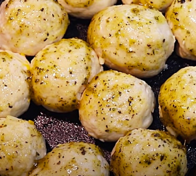 Cheesy Stuffed Biscuit Garlic Bread Recipe - DIY Joy