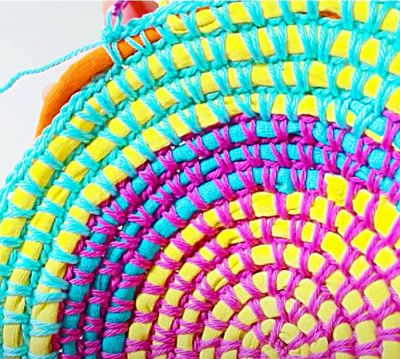 How To Crochet A Round T-Shirt Rug - DIY Joy