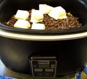 Slow Cooker Chocolate Peanut Clusters Recipe - DIY Joy