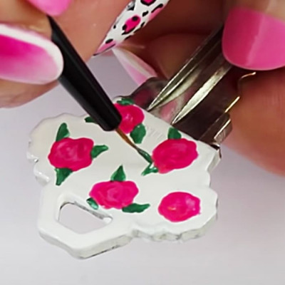 How To Identify Keys Easily Using Nail Polish - DIY Joy
