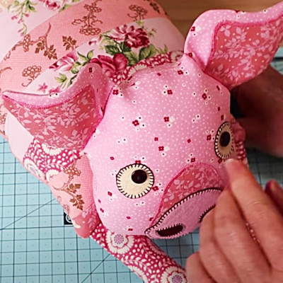 How To Make A Patchwork Pig With Free Pattern - DIY Joy
