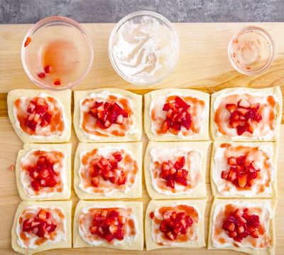 Strawberry Cheesecake Crescent Roll Up Recipe - DIY Joy
