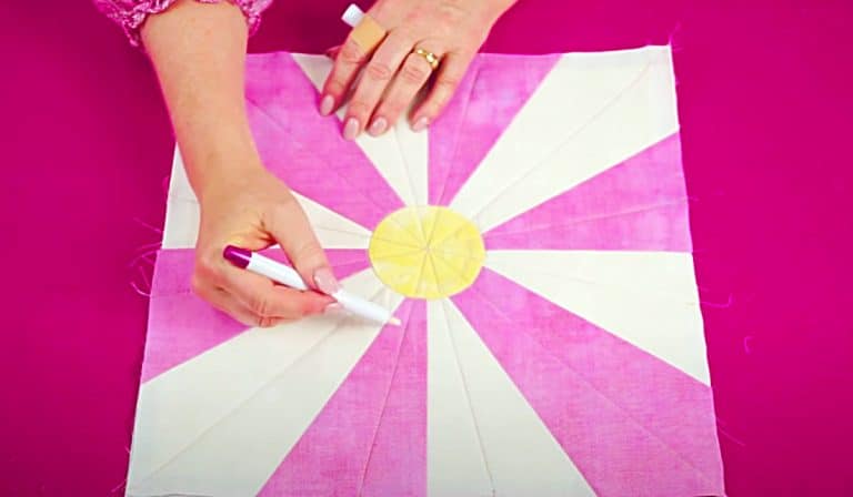 Quilt-As-You Daisy Block With Free Pattern - DIY Joy