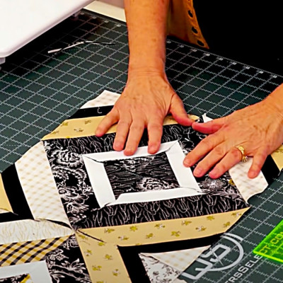 Summer Squares Quilt With Jenny Doan - DIY Joy