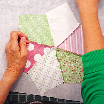 Periwinkle Plates Quilt With Jenny Doan - DIY Joy