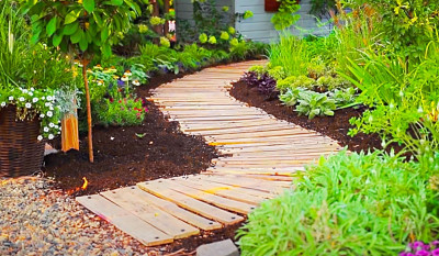 DIY Pallet Walkway - DIY Joy