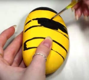 Quick and Easy Ladybug and Bumblebee Painted Rocks - DIY Joy
