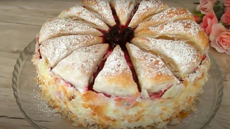 How to Make a Tasty Puff Cake for Christmas - DIY Joy