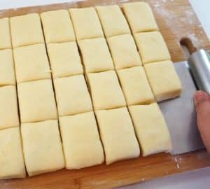 Texas Roadhouse Bread Rolls Recipe - DIY Joy