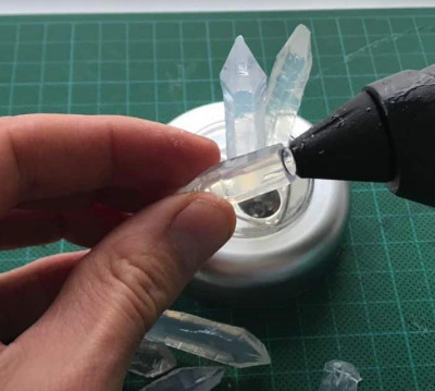 Easy And Cheap DIY Glowing Faux Crystals Tutorial - DIY Joy