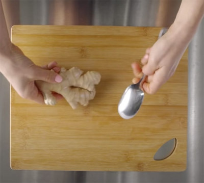 How to Peel Ginger with a Spoon - DIY Joy