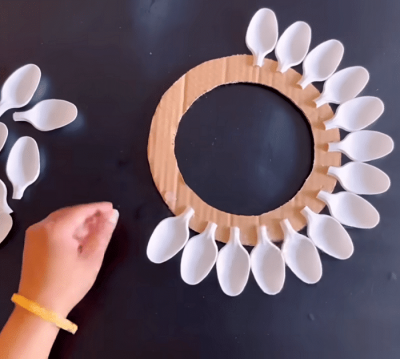 DIY Plastic Spoon Wall Craft - DIY Joy