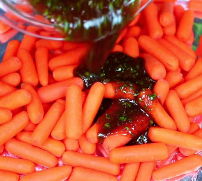 Easy Honey Butter Roasted Baby Carrots Recipe - DIY Joy