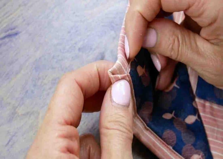 How To Bind Quilts With Backing Fabric - DIY Joy