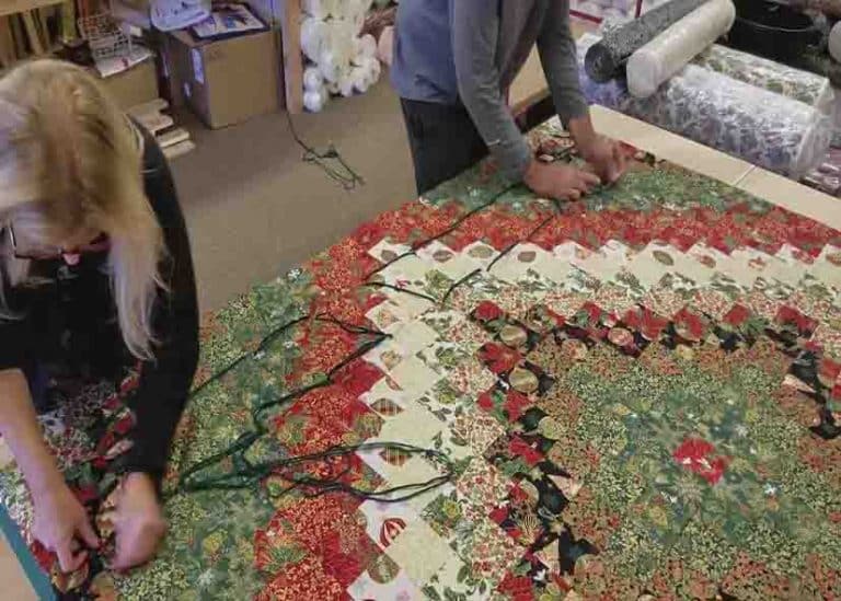 How To Make A "Trip Around The World" Quilt - DIY Joy