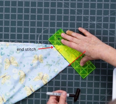 How to Make a Self Binding Quilt with Jenny Doan - DIY Joy