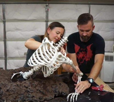 Easy DIY Graveyard Skeleton Halloween Props Tutorial - DIY Joy