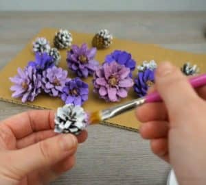 DIY Christmas Candlestick Made From Cones - DIY Joy