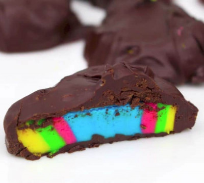 Super Easy Rainbow Peppermint Patties Recipe - DIY Joy