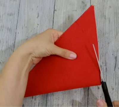 Easy DIY Santa Décor Using Recycled Pringles Can - DIY Joy