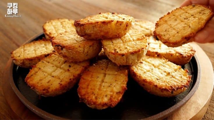 Super Easy Garlic Cheese Butter Potatoes - DIY Joy