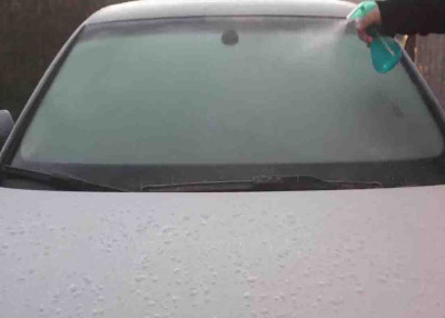 How To De-Ice Car Windows Without Scratching - DIY Joy