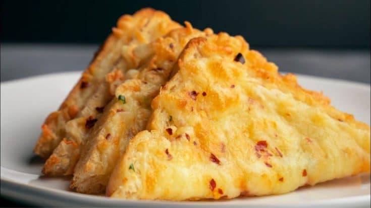 5-Minute Chili Cheese Toast Recipe - DIY Joy