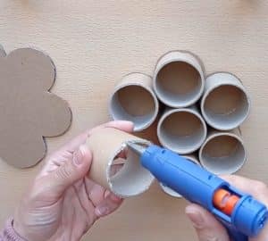 DIY Flower Storage Made From Cardboard Roll - DIY Joy