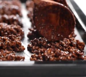 Easy Crunchy Chocolate Snack - DIY Joy