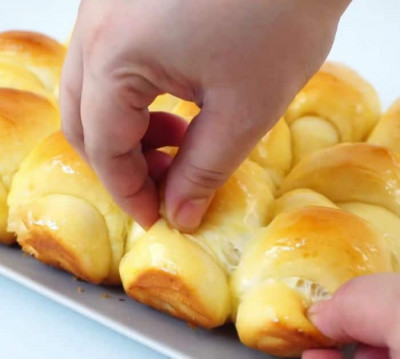 Easy-To-Make Fluffy Butter Rolls - DIY Joy