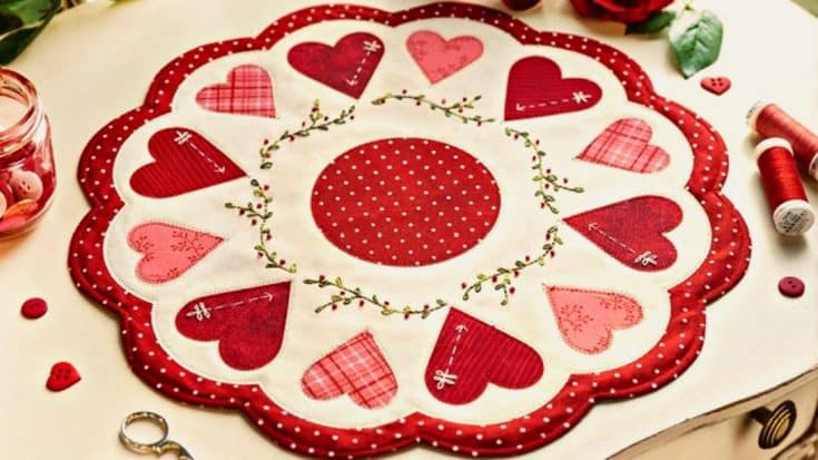 Simply Sweet Table Topper Sewing Tutorial - DIY Joy