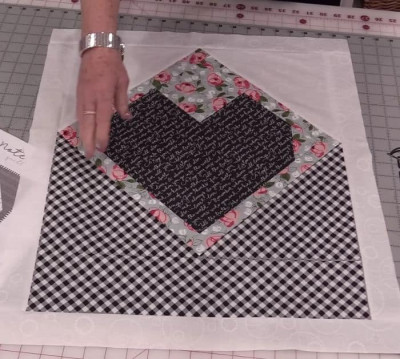 Lovely Envelope Quilt Tutorial - DIY Joy