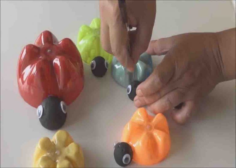 DIY Ladybug Family from Plastic Bottles Tutorial - DIY Joy