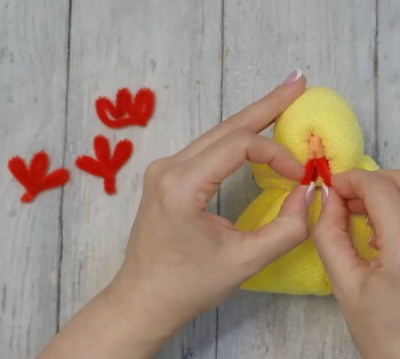 No-Sew Easter Chicken Towel - DIY Joy