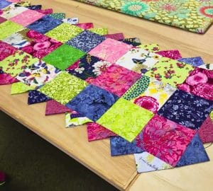 Donna's Prairie Points Runner Quilt Tutorial (No Pattern Needed) - DIY Joy