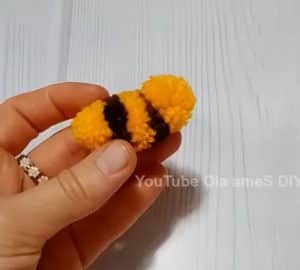 Super Easy Bee Pom Pom Yarn DIY - DIY Joy
