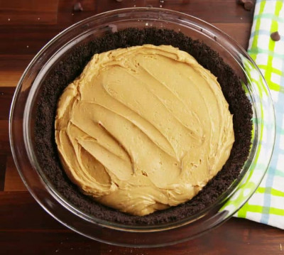 Easy No-Bake Oreo Buckeye Pie Recipe - DIY Joy