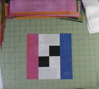 Super Easy Courthouse Steps Quilt Block Tutorial - DIY Joy