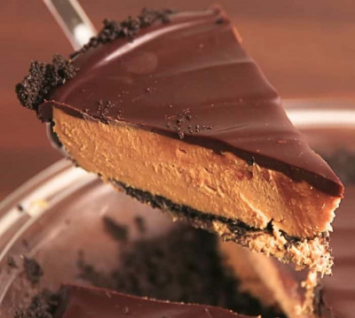 Easy No-Bake Oreo Buckeye Pie Recipe - DIY Joy