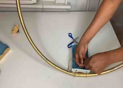 DIY Hula Hoop Cupcake Stand Tutorial - DIY Joy