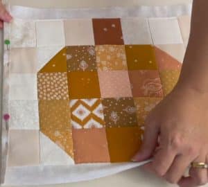 How to Make a Quilted Pumpkin Table Runner - DIY Joy